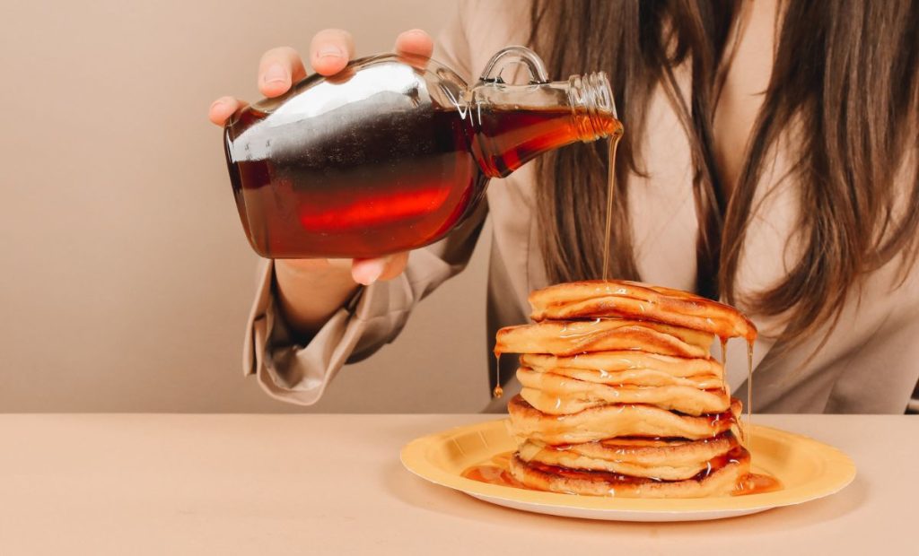 conoce-la-historia-y-como-se-obtiene-la-miel-de-maple