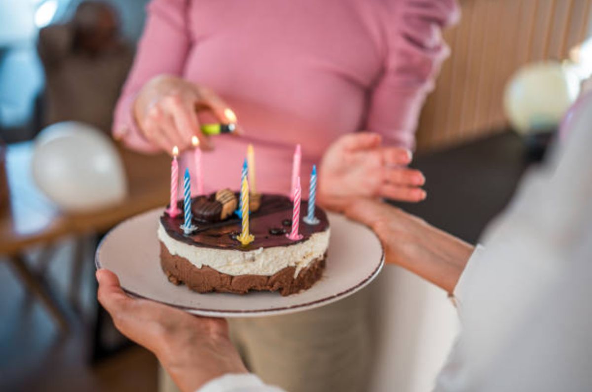 ¿Te pueden obligar a cooperar para el pastel de cumpleaños?