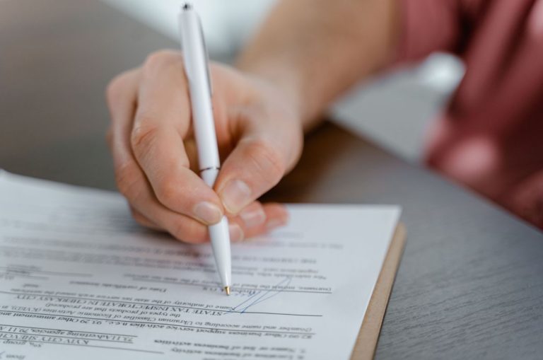 Firma de contrato de trabajo
